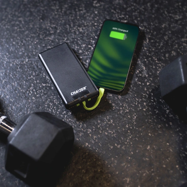 شايزر باور بانك: شاحن تقدر تشحنه مرات كثيرة وين ما تكون